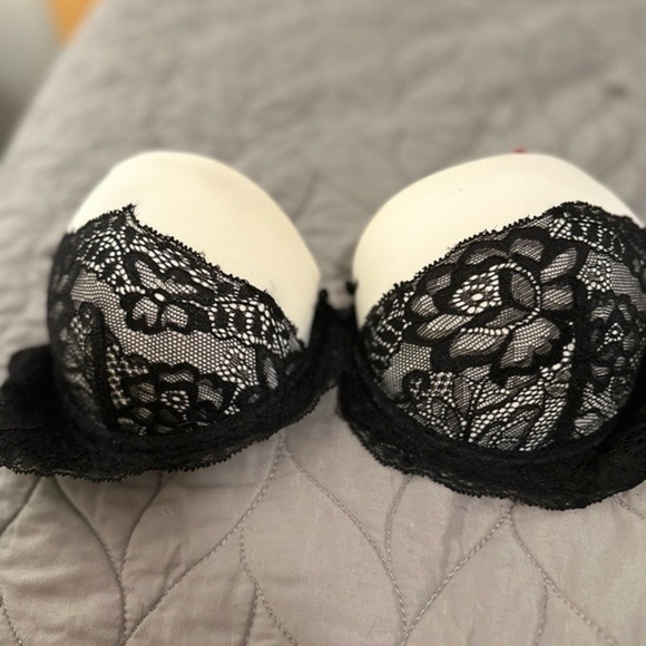 Isaac Mizrahi | Intimates & Sleepwear | Cream And Black Lace Bra Final ...